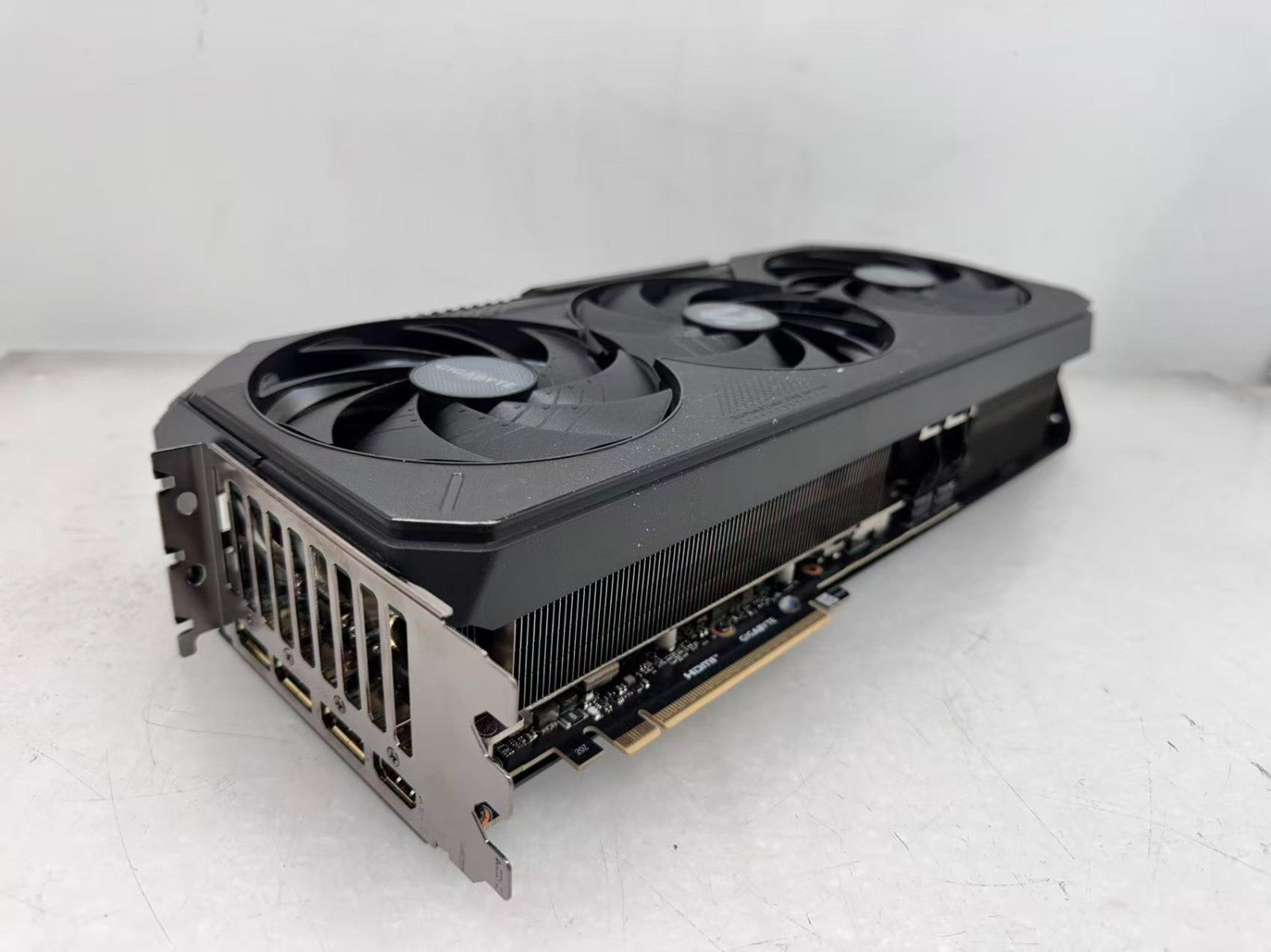 GIGABYTE RTX 5090 GAMING OC 32G GDDR7 Graphics GV-N5090GAMING OC-32GD ...